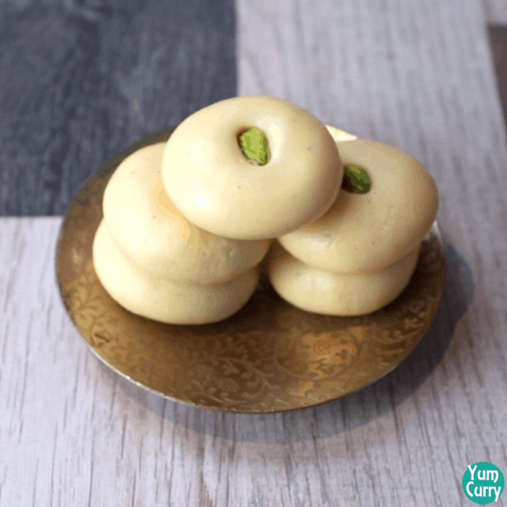 Peda recipe - instant milk peda - using milk powder - Yum Curry