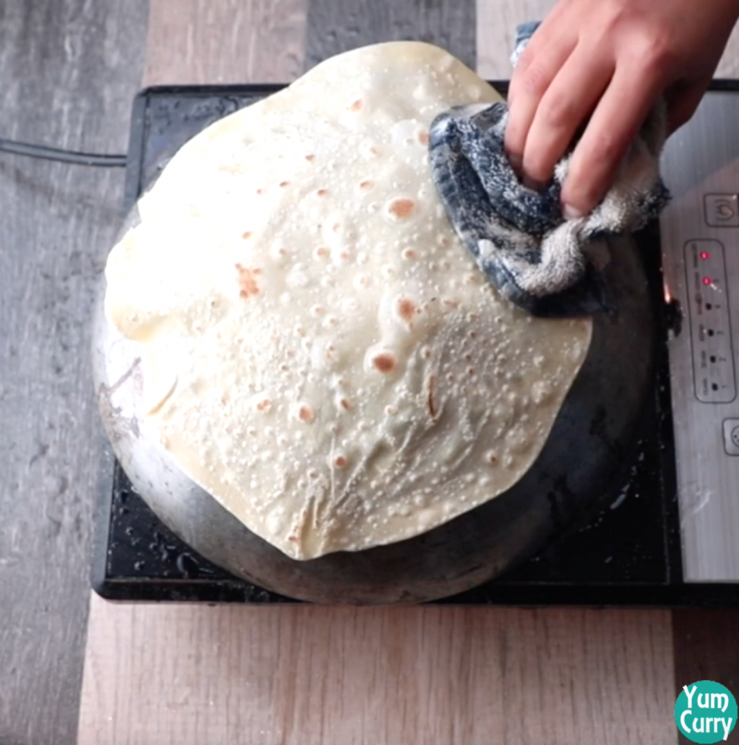 Rumali roti - Roomali roti - Indian flat bread - Yum Curry