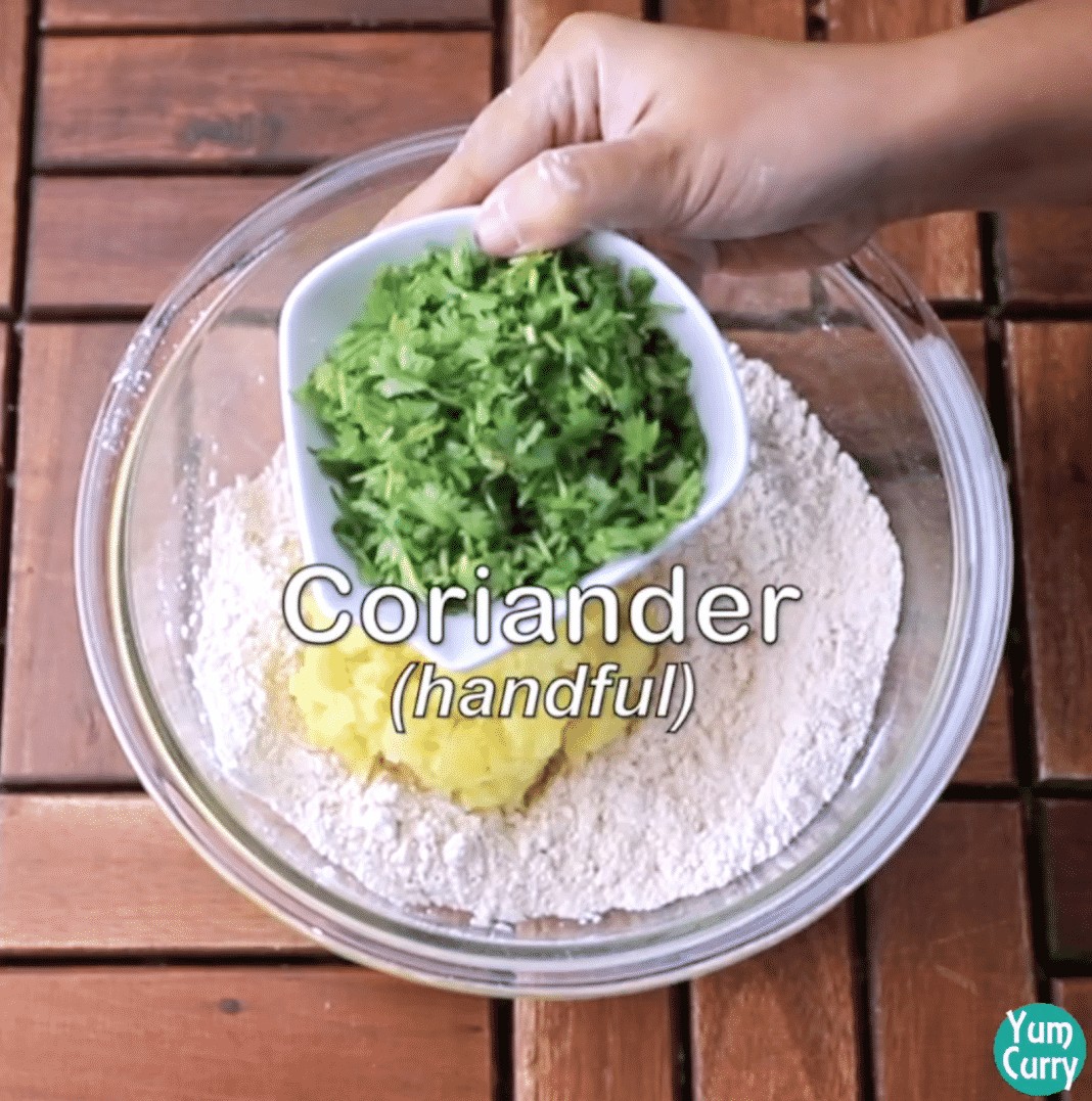 Aloo Poori – Potato poori recipe – Yum Curry