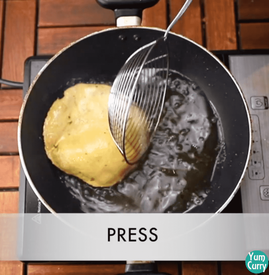 Aloo Poori - Potato poori recipe - Yum Curry