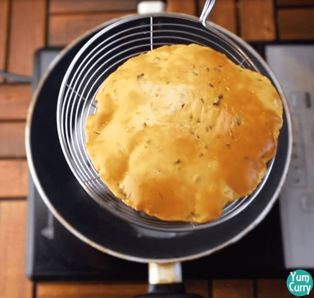 Aloo Poori - Potato poori recipe - Yum Curry