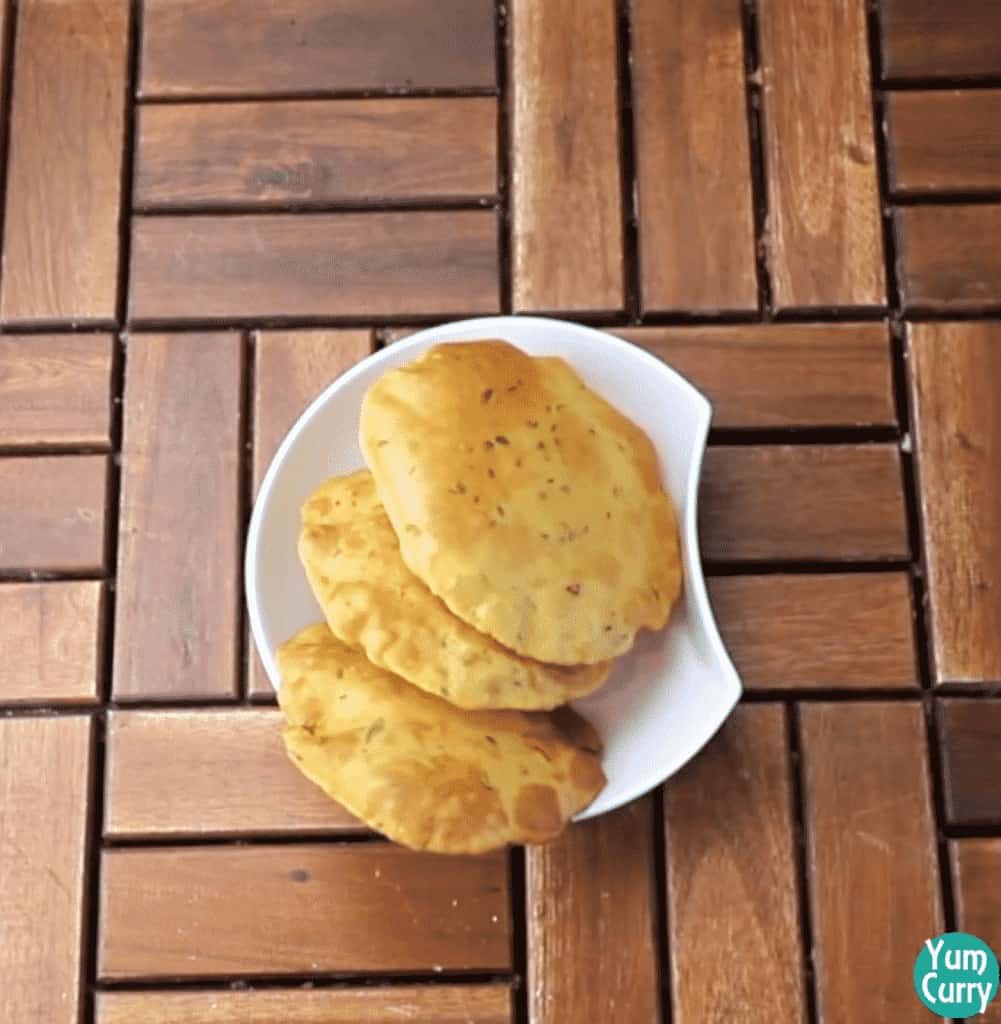 Aloo Poori - Potato poori recipe - Yum Curry
