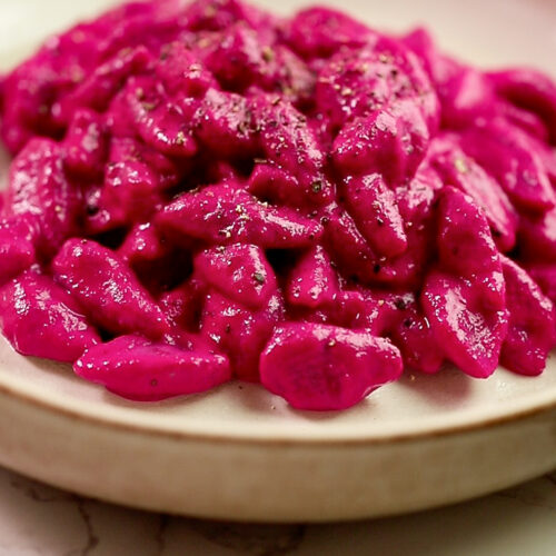 Beetroot Pasta in Creamy Garlic Sauce – Yum Curry
